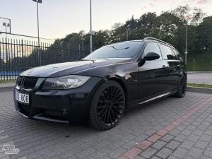 Black BMW 330 2006 in Jonava, with an engine capacity of 3.00 L and mileage of 433 thousand km for 6300 €, photo 4 on AUTOMOTO.COM.LV