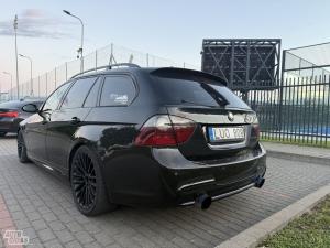 Black BMW 330 2006 in Jonava, with an engine capacity of 3.00 L and mileage of 433 thousand km for 6300 €, photo 6 on AUTOMOTO.COM.LV