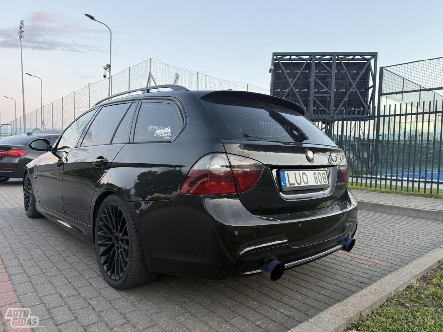 Black BMW 330 2006 in Jonava, with an engine capacity of 3.00 L and mileage of 433 thousand km for 6300 €, photo 6 on AUTOMOTO.COM.LV