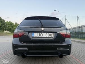 Black BMW 330 2006 in Jonava, with an engine capacity of 3.00 L and mileage of 433 thousand km for 6300 €, photo 7 on AUTOMOTO.COM.LV