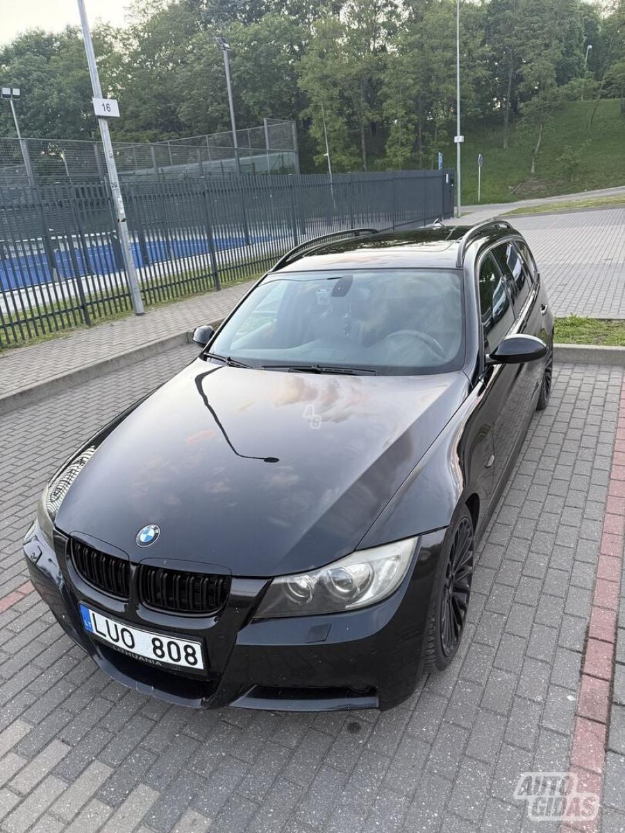 Black BMW 330 2006 in Jonava, with an engine capacity of 3.00 L and mileage of 433 thousand km for 6300 €, photo 9 on AUTOMOTO.COM.LV