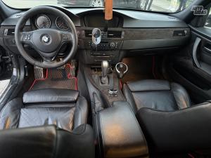 Black BMW 330 2006 in Jonava, with an engine capacity of 3.00 L and mileage of 433 thousand km for 6300 €, photo 12 on AUTOMOTO.COM.LV