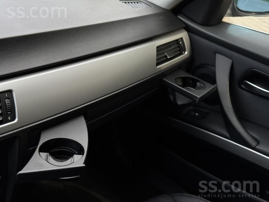 Black BMW 330 2006 in Jurmala, with an engine capacity of 3.00 L and mileage of 0 thousand km for 4990 €, photo 23 on AUTOMOTO.COM.LV