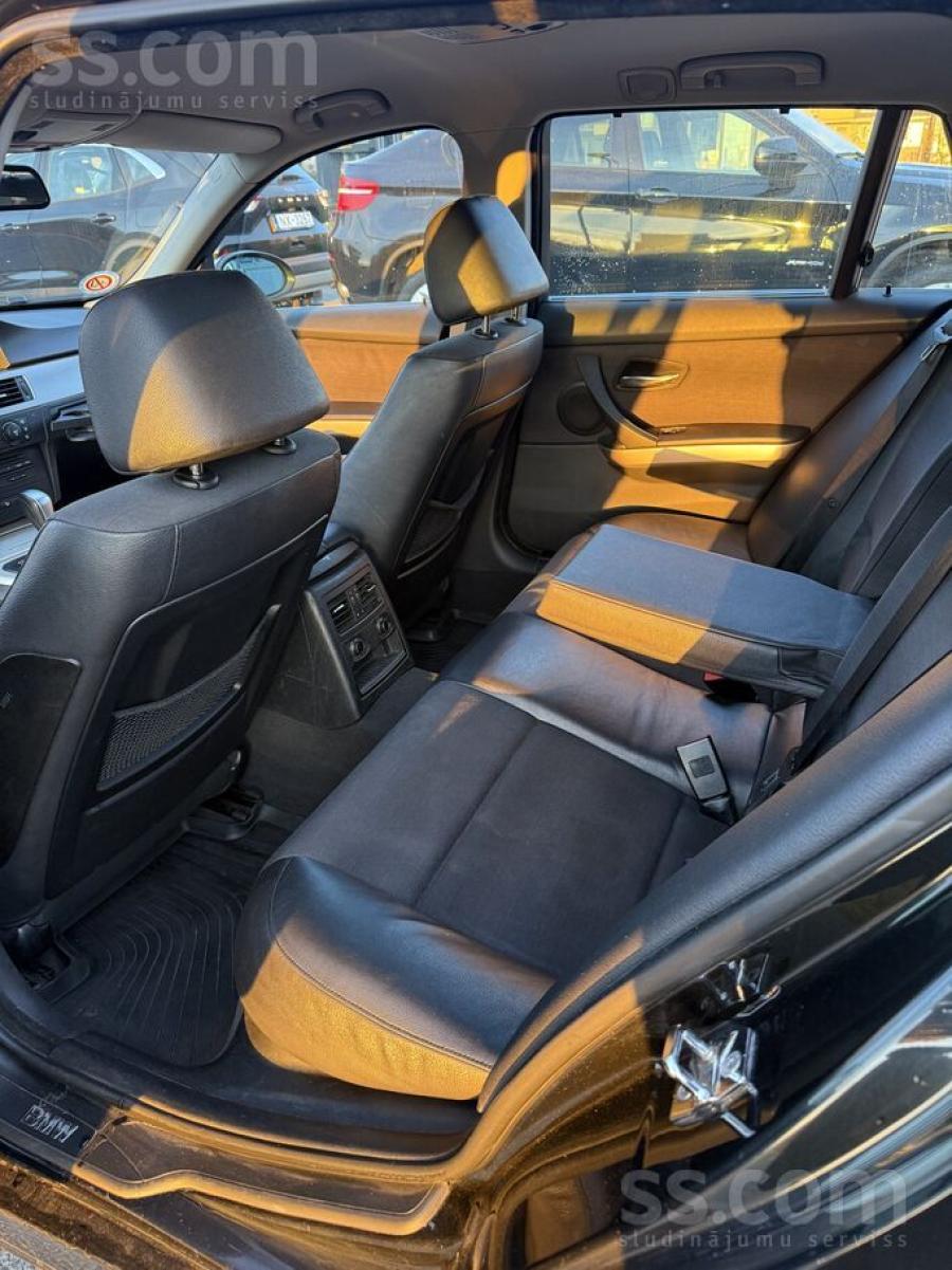 Melns BMW 330 2006 Rīga, ar dzinēja tilpumu 3.00 L un nobraukumu 402 tūkst. km par 4000 €, foto 10 vietnē AUTOMOTO.COM.LV