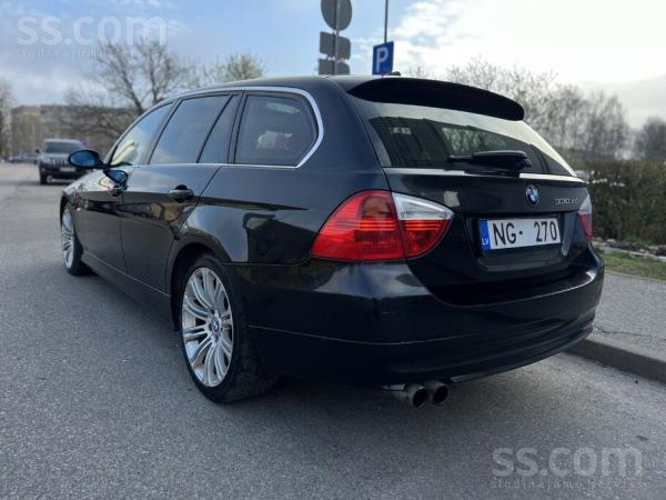 Black BMW 330 2006 in Riga, with an engine capacity of 3.00 L and mileage of 255 thousand km for 3999 €, photo 4 on AUTOMOTO.COM.LV