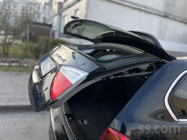 Black BMW 330 2006 in Riga, with an engine capacity of 3.00 L and mileage of 255 thousand km for 3999 €, photo 7 on AUTOMOTO.COM.LV