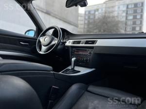 Black BMW 330 2006 in Riga, with an engine capacity of 3.00 L and mileage of 255 thousand km for 3999 €, photo 10 on AUTOMOTO.COM.LV