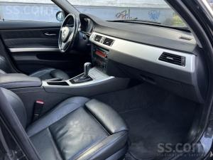 Black BMW 330 2006 in Riga, with an engine capacity of 3.00 L and mileage of 255 thousand km for 3999 €, photo 11 on AUTOMOTO.COM.LV