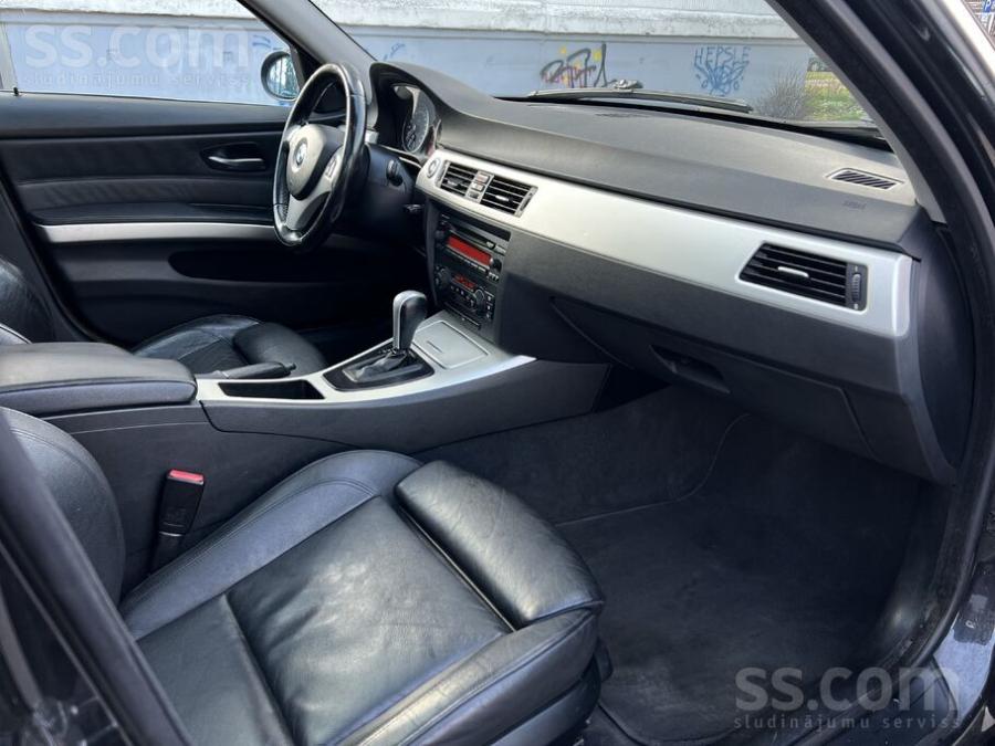 Black BMW 330 2006 in Riga, with an engine capacity of 3.00 L and mileage of 255 thousand km for 3999 €, photo 11 on AUTOMOTO.COM.LV