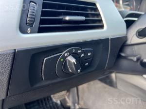 Black BMW 330 2006 in Riga, with an engine capacity of 3.00 L and mileage of 255 thousand km for 3999 €, photo 16 on AUTOMOTO.COM.LV