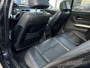 Black BMW 330 2006 in Riga, with an engine capacity of 3.00 L and mileage of 255 thousand km for 3999 €, photo 19 on AUTOMOTO.COM.LV