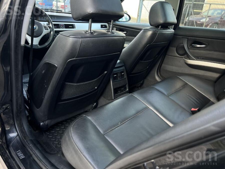 Black BMW 330 2006 in Riga, with an engine capacity of 3.00 L and mileage of 255 thousand km for 3999 €, photo 19 on AUTOMOTO.COM.LV
