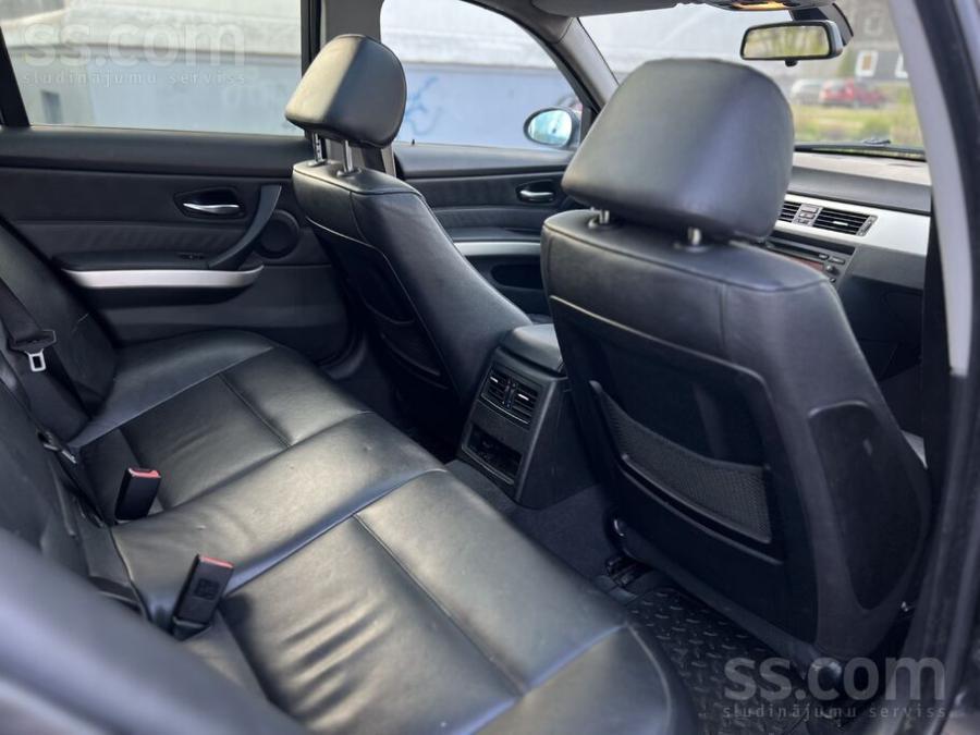 Black BMW 330 2006 in Riga, with an engine capacity of 3.00 L and mileage of 255 thousand km for 3999 €, photo 20 on AUTOMOTO.COM.LV