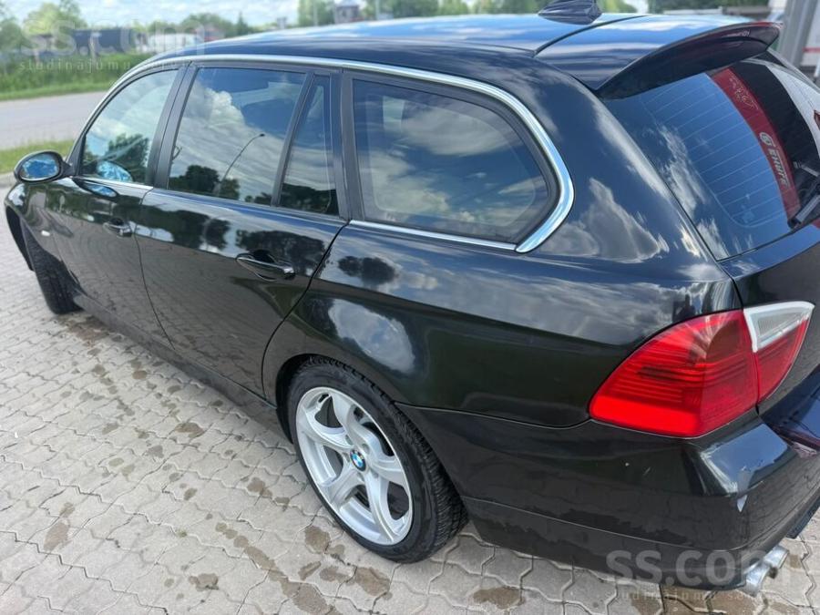 Black BMW 330 2006 in Riga, with an engine capacity of 3.00 L and mileage of 320 thousand km for 3250 €, photo 5 on AUTOMOTO.COM.LV