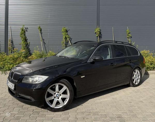 Black BMW 330 2006 in Vilnius, with an engine capacity of 2.99 L and mileage of 369 thousand km for 3950 €, photo 3 on AUTOMOTO.COM.LV