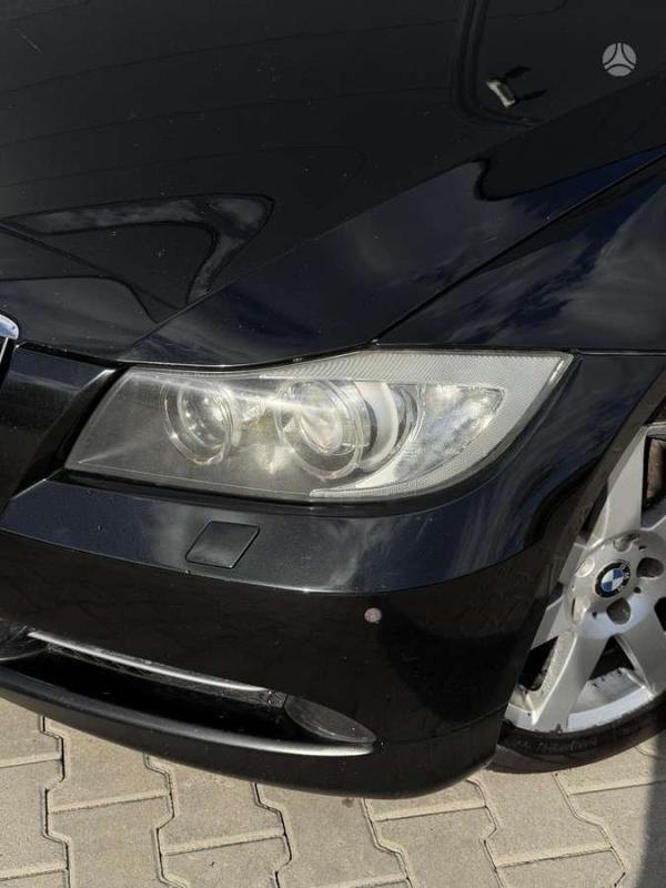 Black BMW 330 2006 in Vilnius, with an engine capacity of 2.99 L and mileage of 369 thousand km for 3950 €, photo 8 on AUTOMOTO.COM.LV