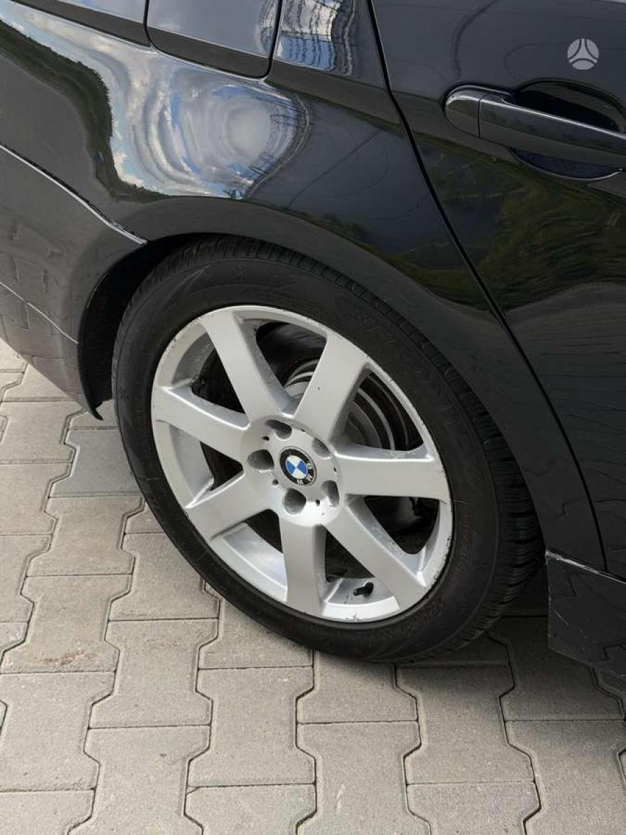 Black BMW 330 2006 in Vilnius, with an engine capacity of 2.99 L and mileage of 369 thousand km for 3950 €, photo 12 on AUTOMOTO.COM.LV