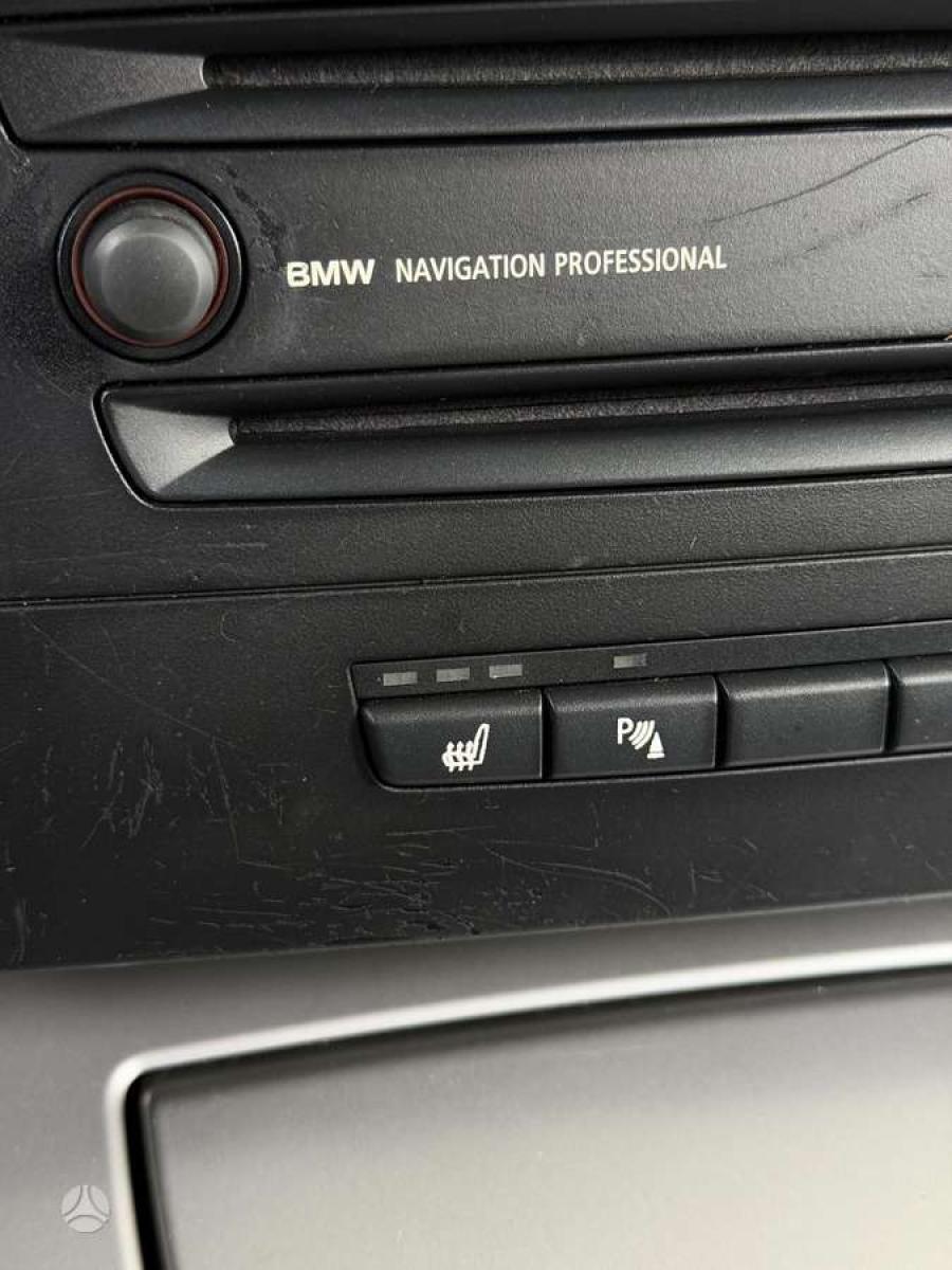 Black BMW 330 2006 in Vilnius, with an engine capacity of 2.99 L and mileage of 369 thousand km for 3950 €, photo 18 on AUTOMOTO.COM.LV