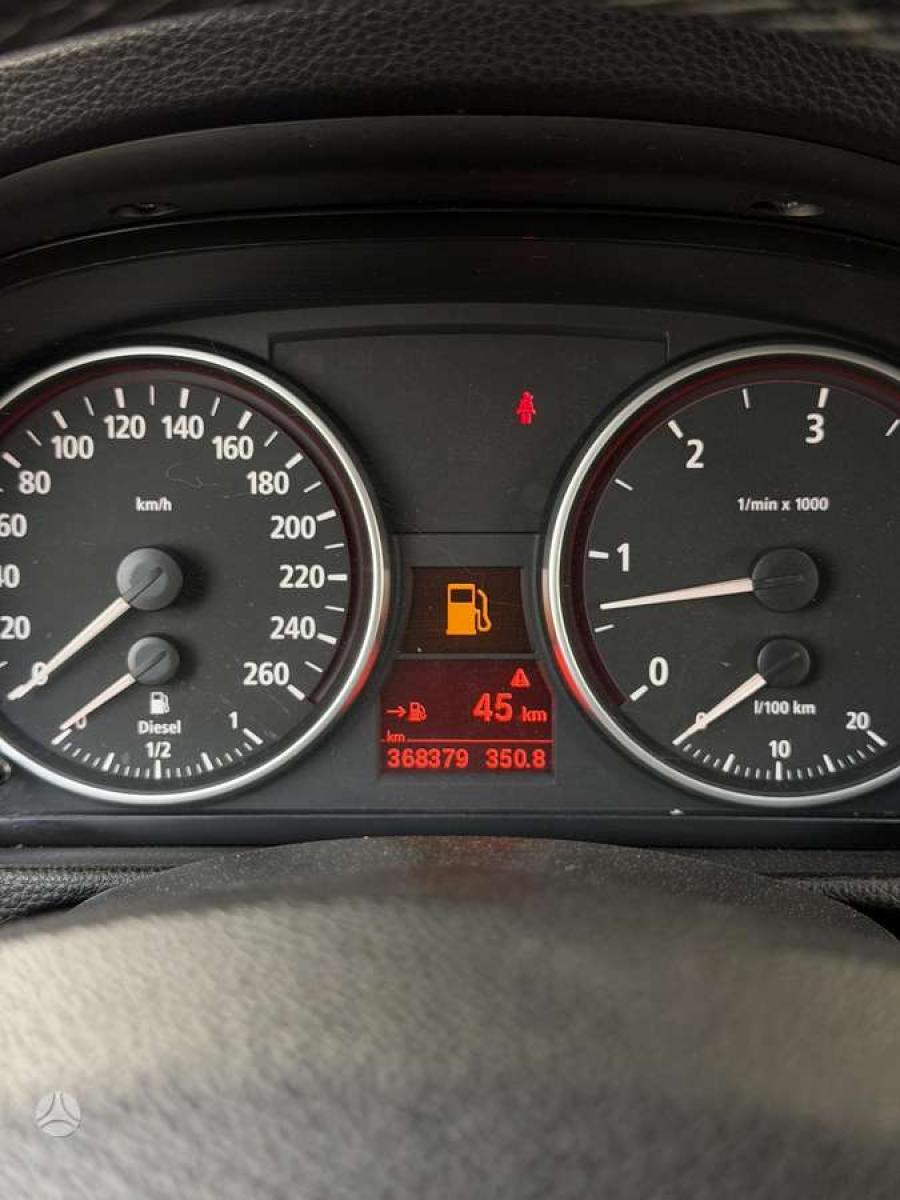 Black BMW 330 2006 in Vilnius, with an engine capacity of 2.99 L and mileage of 369 thousand km for 3950 €, photo 19 on AUTOMOTO.COM.LV