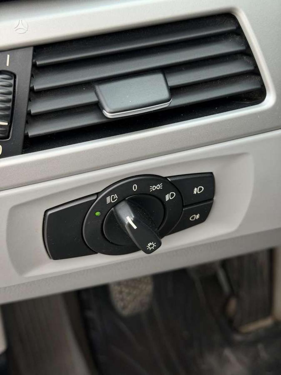 Black BMW 330 2006 in Vilnius, with an engine capacity of 2.99 L and mileage of 369 thousand km for 3950 €, photo 21 on AUTOMOTO.COM.LV