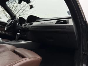 Melns BMW 330 2006 Rīga, ar dzinēja tilpumu 3.00 L un nobraukumu 346 tūkst. km par 4490 €, foto 12 vietnē AUTOMOTO.COM.LV