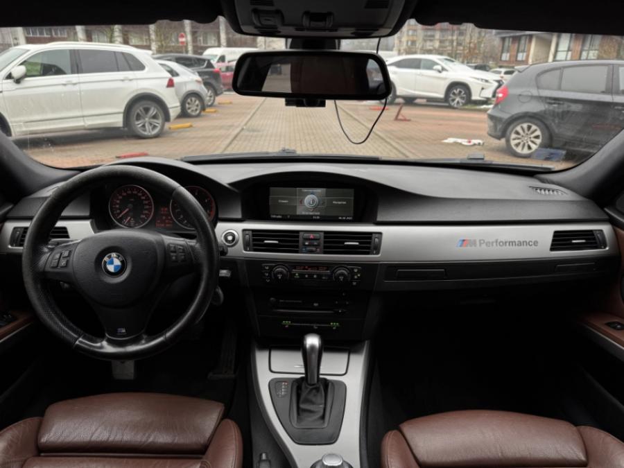 Melns BMW 330 2006 Rīga, ar dzinēja tilpumu 3.00 L un nobraukumu 346 tūkst. km par 4490 €, foto 15 vietnē AUTOMOTO.COM.LV