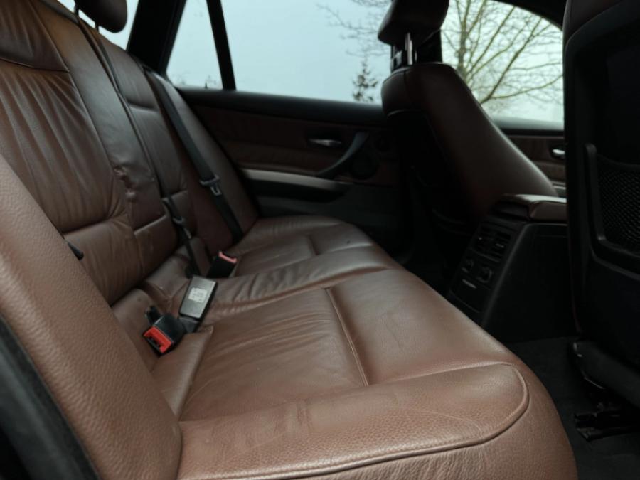 Melns BMW 330 2006 Rīga, ar dzinēja tilpumu 3.00 L un nobraukumu 346 tūkst. km par 4490 €, foto 16 vietnē AUTOMOTO.COM.LV
