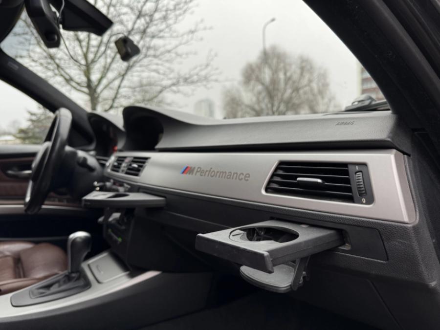 Melns BMW 330 2006 Rīga, ar dzinēja tilpumu 3.00 L un nobraukumu 346 tūkst. km par 4490 €, foto 33 vietnē AUTOMOTO.COM.LV