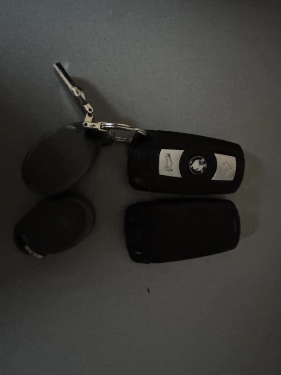 Melns BMW 330 2006 Rīga, ar dzinēja tilpumu 3.00 L un nobraukumu 346 tūkst. km par 4490 €, foto 40 vietnē AUTOMOTO.COM.LV