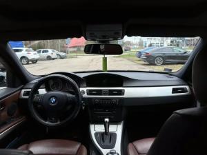 Black BMW 330 2006 in Riga, with an engine capacity of 3.00 L and mileage of 239 thousand km for 4990 €, photo 12 on AUTOMOTO.COM.LV