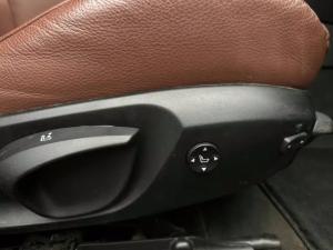 Black BMW 330 2006 in Riga, with an engine capacity of 3.00 L and mileage of 239 thousand km for 4990 €, photo 13 on AUTOMOTO.COM.LV