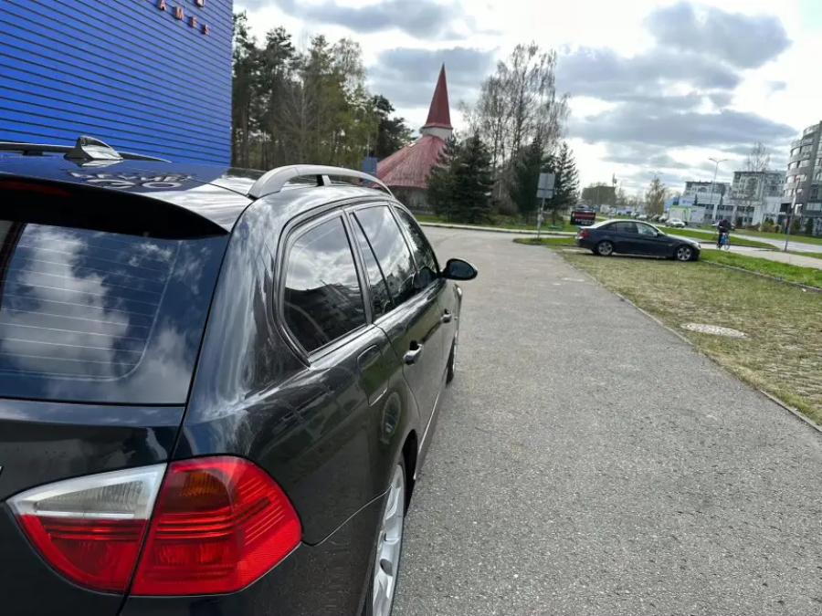 Black BMW 330 2006 in Riga, with an engine capacity of 3.00 L and mileage of 239 thousand km for 4990 €, photo 15 on AUTOMOTO.COM.LV