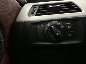 Black BMW 330 2006 in Riga, with an engine capacity of 3.00 L and mileage of 239 thousand km for 4990 €, photo 17 on AUTOMOTO.COM.LV