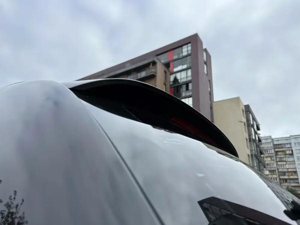 Black BMW 330 2006 in Riga, with an engine capacity of 3.00 L and mileage of 307 thousand km for 4390 €, photo 5 on AUTOMOTO.COM.LV