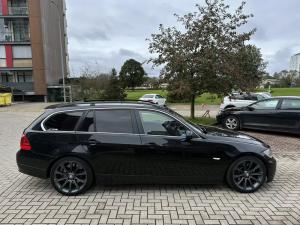 Black BMW 330 2006 in Riga, with an engine capacity of 3.00 L and mileage of 307 thousand km for 4390 €, photo 8 on AUTOMOTO.COM.LV