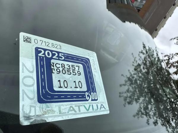 Black BMW 330 2006 in Riga, with an engine capacity of 3.00 L and mileage of 307 thousand km for 4390 €, photo 10 on AUTOMOTO.COM.LV