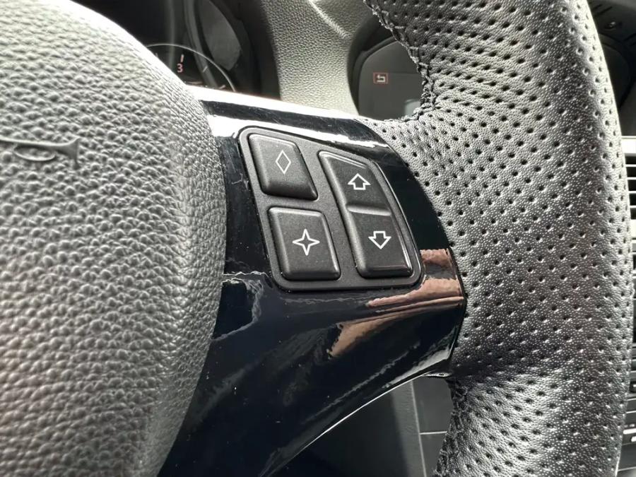 Black BMW 330 2006 in Riga, with an engine capacity of 3.00 L and mileage of 307 thousand km for 4390 €, photo 18 on AUTOMOTO.COM.LV