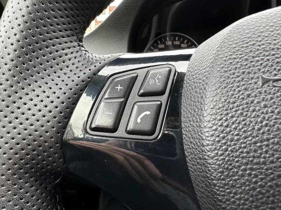 Black BMW 330 2006 in Riga, with an engine capacity of 3.00 L and mileage of 307 thousand km for 4390 €, photo 19 on AUTOMOTO.COM.LV