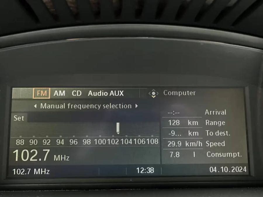 Black BMW 330 2006 in Riga, with an engine capacity of 3.00 L and mileage of 307 thousand km for 4390 €, photo 22 on AUTOMOTO.COM.LV