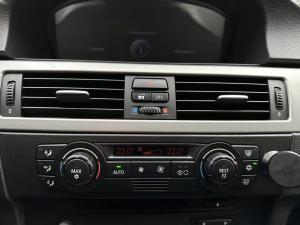 Black BMW 330 2006 in Riga, with an engine capacity of 3.00 L and mileage of 307 thousand km for 4390 €, photo 28 on AUTOMOTO.COM.LV