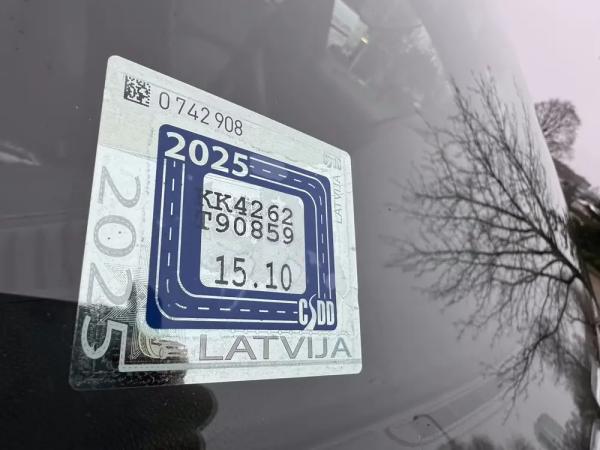 Black BMW 330 2006 in Riga, with an engine capacity of 3.00 L and mileage of 346 thousand km for 3190 €, photo 2 on AUTOMOTO.COM.LV