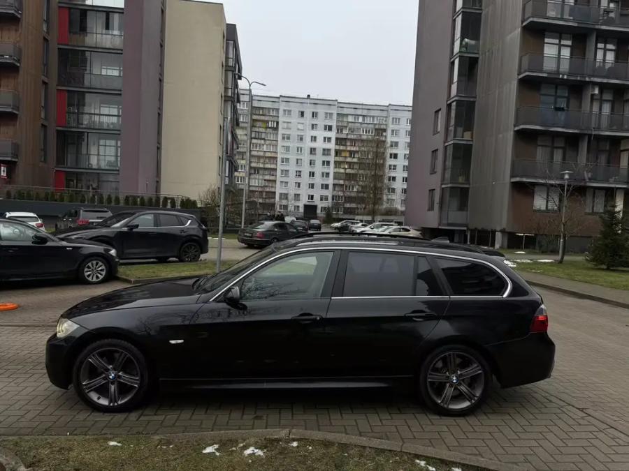 Black BMW 330 2006 in Riga, with an engine capacity of 3.00 L and mileage of 346 thousand km for 3190 €, photo 4 on AUTOMOTO.COM.LV