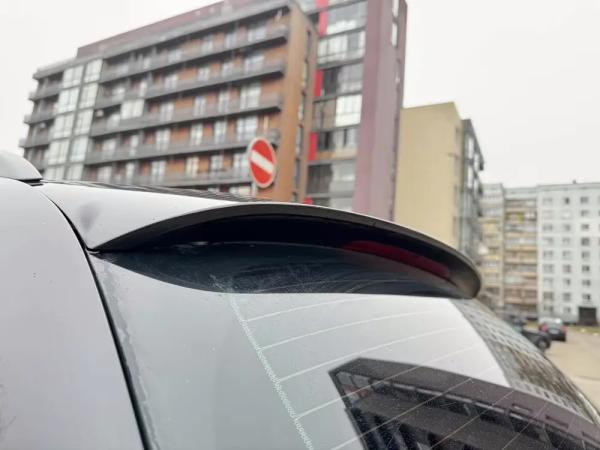 Black BMW 330 2006 in Riga, with an engine capacity of 3.00 L and mileage of 346 thousand km for 3190 €, photo 7 on AUTOMOTO.COM.LV