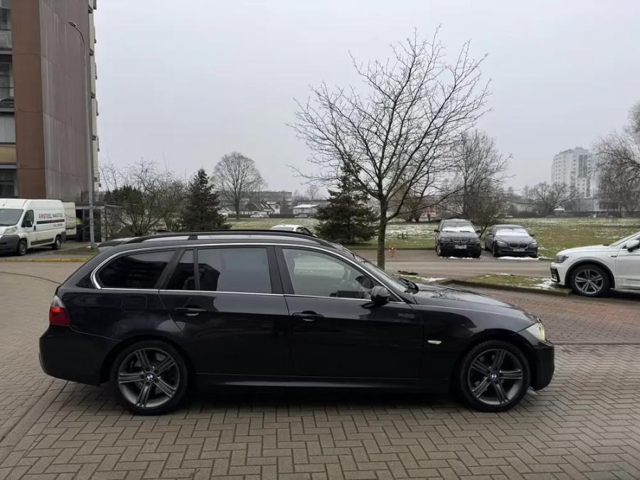 Black BMW 330 2006 in Riga, with an engine capacity of 3.00 L and mileage of 346 thousand km for 3190 €, photo 9 on AUTOMOTO.COM.LV