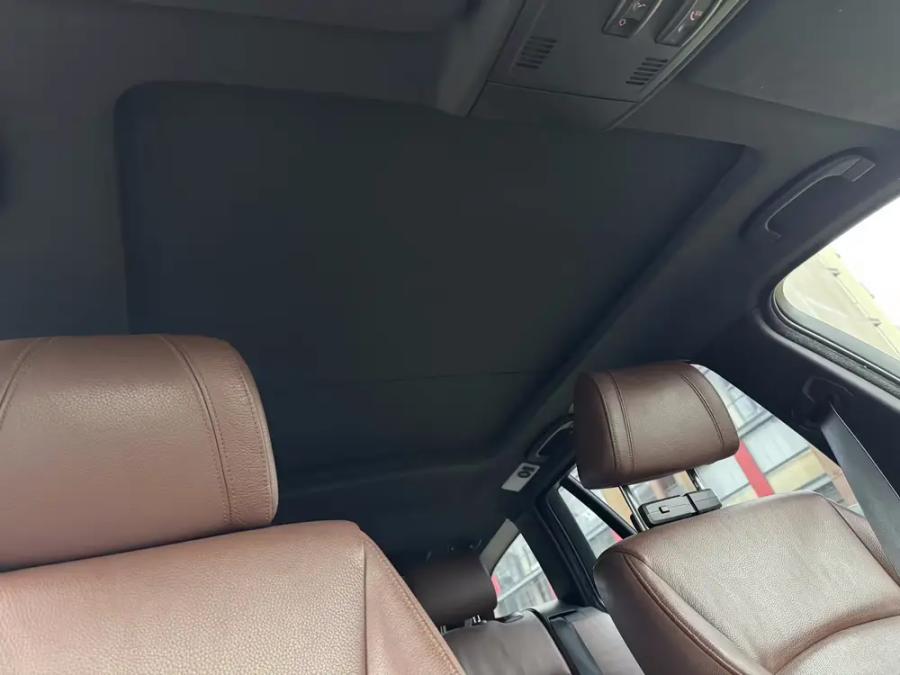 Black BMW 330 2006 in Riga, with an engine capacity of 3.00 L and mileage of 346 thousand km for 3190 €, photo 10 on AUTOMOTO.COM.LV