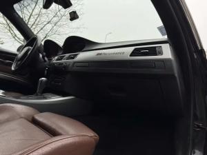 Black BMW 330 2006 in Riga, with an engine capacity of 3.00 L and mileage of 346 thousand km for 3190 €, photo 12 on AUTOMOTO.COM.LV