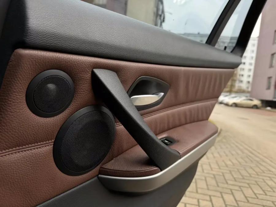 Black BMW 330 2006 in Riga, with an engine capacity of 3.00 L and mileage of 346 thousand km for 3190 €, photo 14 on AUTOMOTO.COM.LV