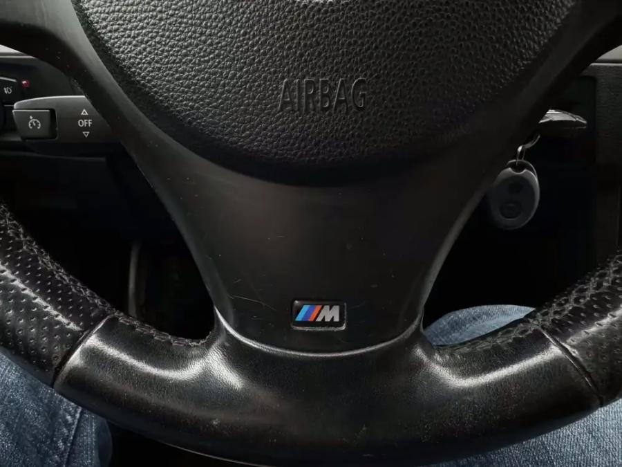 Black BMW 330 2006 in Riga, with an engine capacity of 3.00 L and mileage of 346 thousand km for 3190 €, photo 17 on AUTOMOTO.COM.LV