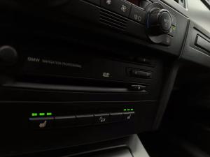 Black BMW 330 2006 in Riga, with an engine capacity of 3.00 L and mileage of 346 thousand km for 3190 €, photo 19 on AUTOMOTO.COM.LV
