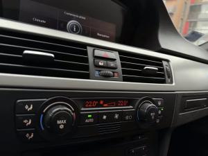 Black BMW 330 2006 in Riga, with an engine capacity of 3.00 L and mileage of 346 thousand km for 3190 €, photo 20 on AUTOMOTO.COM.LV